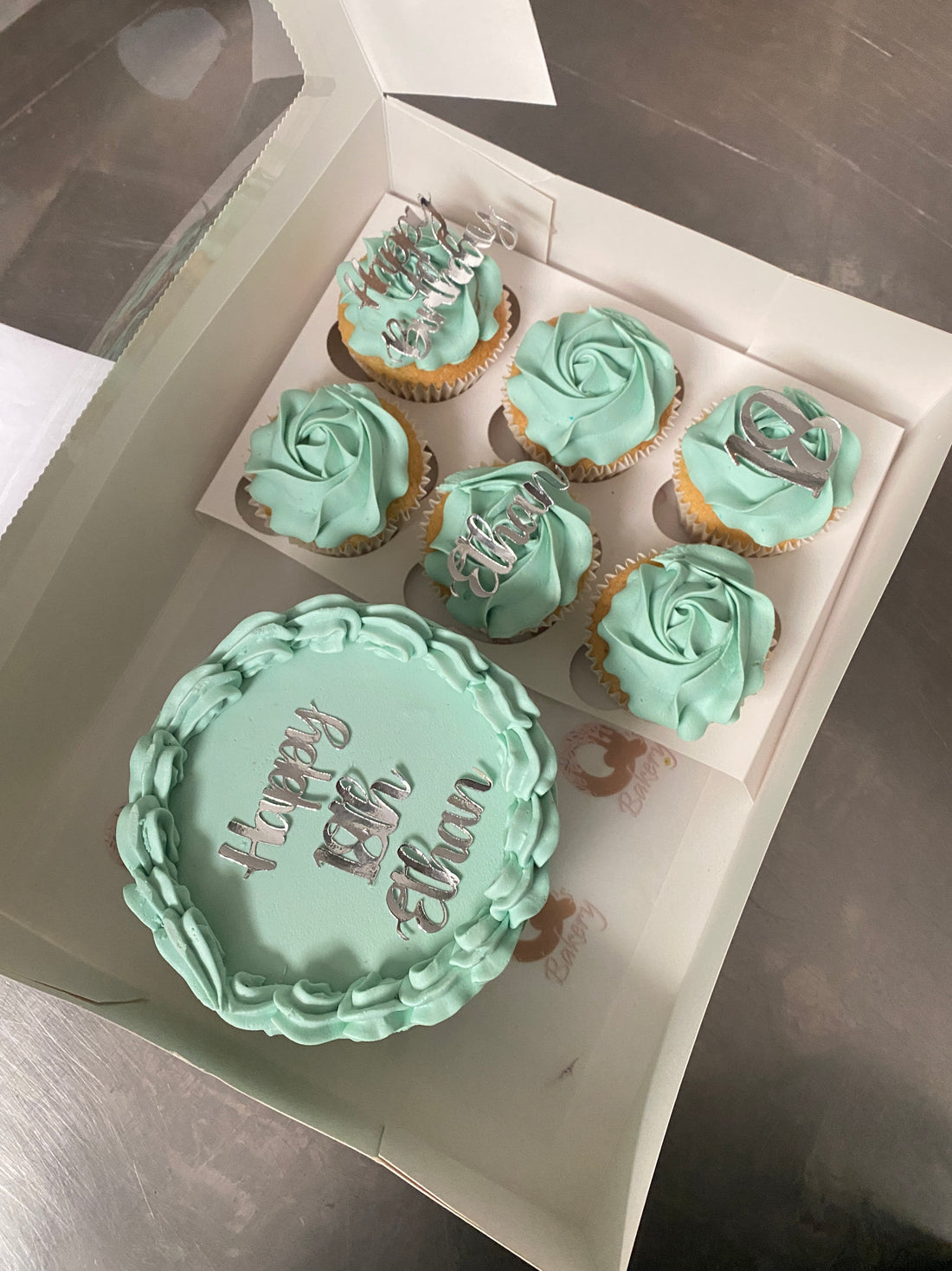 Bento Box & Cupcake Set | Q's Bakery
